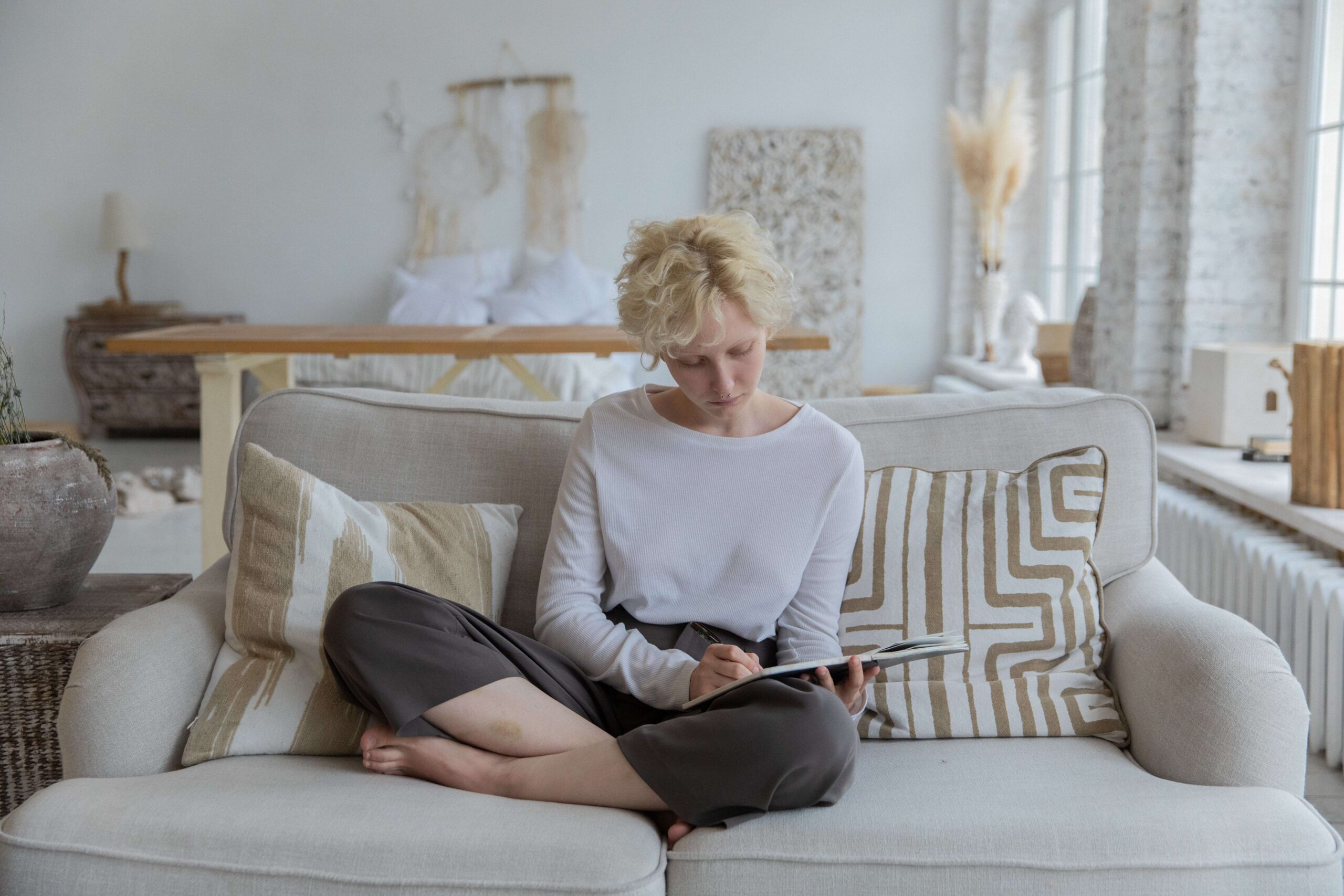 50 Spiritual Journal Prompts for Manifesting Your Dreams - Her ...
